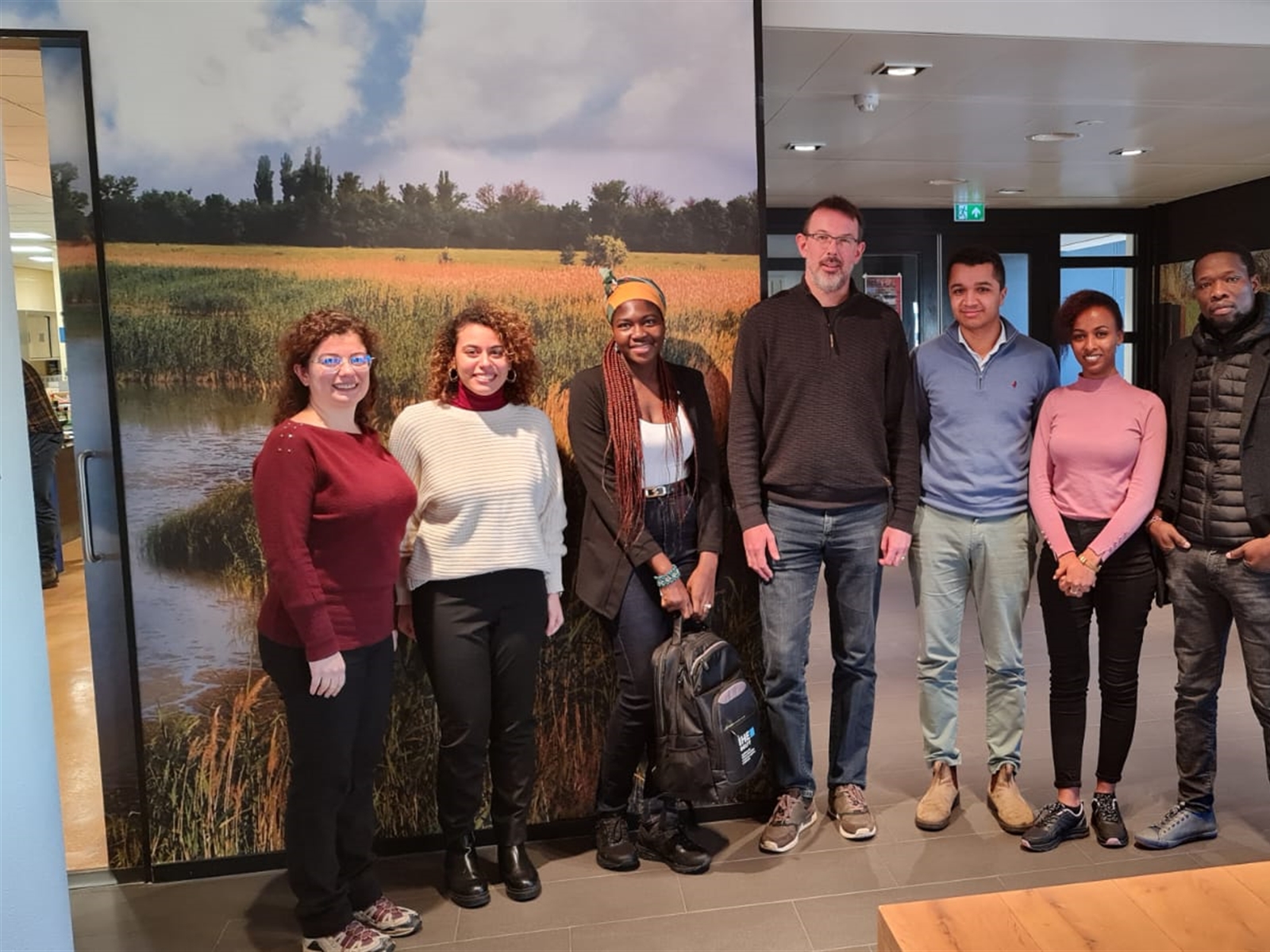 Internationale studenten interviewen collega Edwin Hes voor de ...